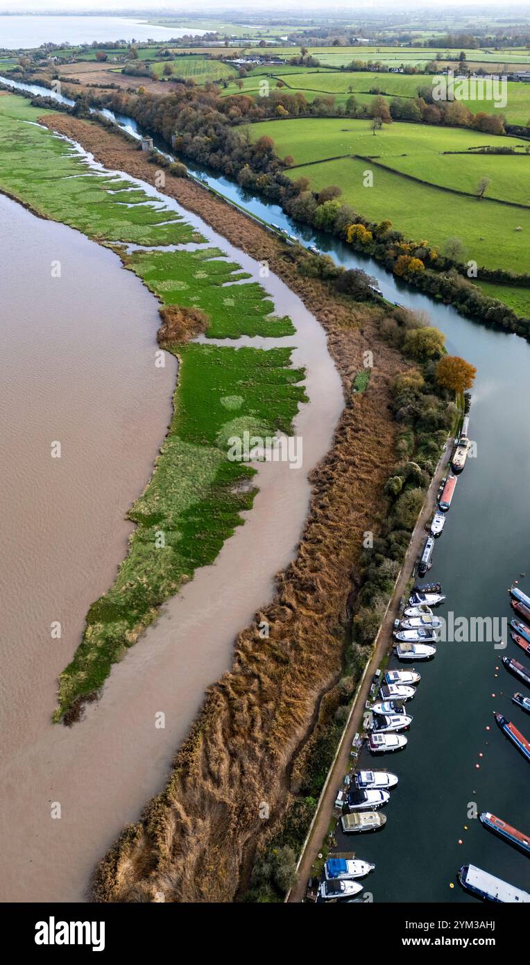 The Gloucester and Sharpness canal links sea access to the River Severn ...