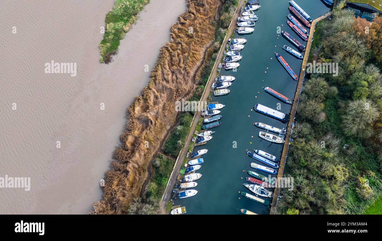 The Gloucester and Sharpness canal links sea access to the River Severn ...