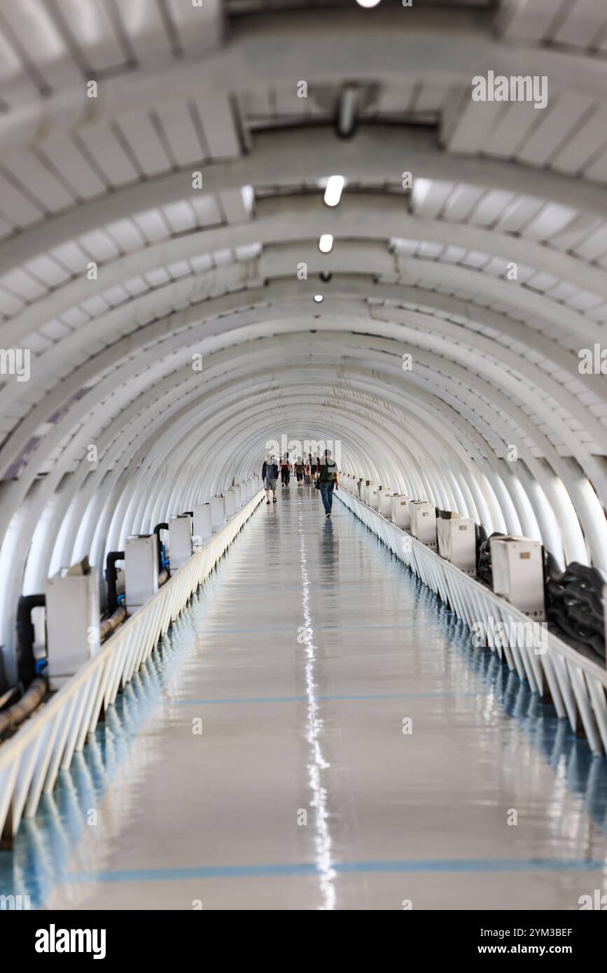 Connecting corridor hi-res stock photography and images - Alamy