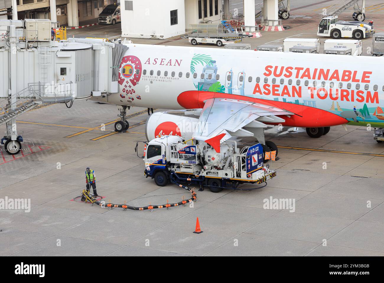 Tank truck loading aircraft hi-res stock photography and images - Alamy