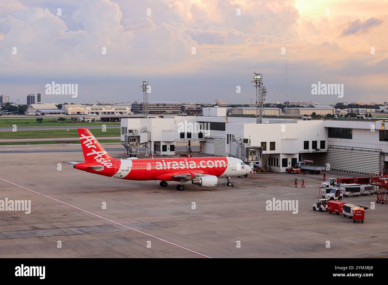 Mobile Passenger Boarding Stairs and Airport Baggage Tug (baggage dolly ...