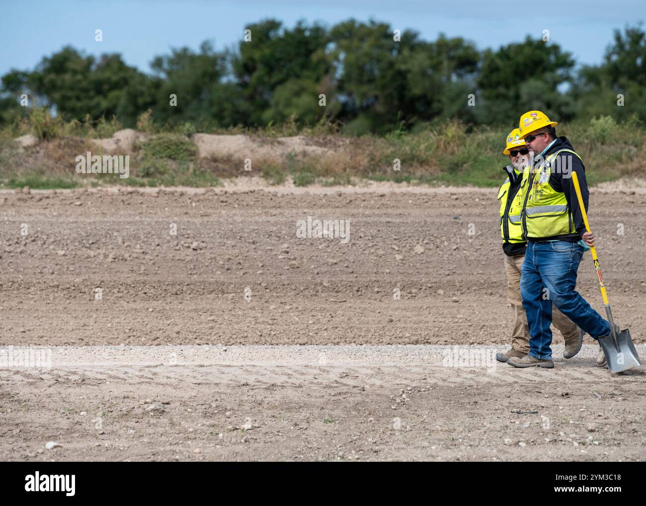 Border construction hi-res stock photography and images - Alamy