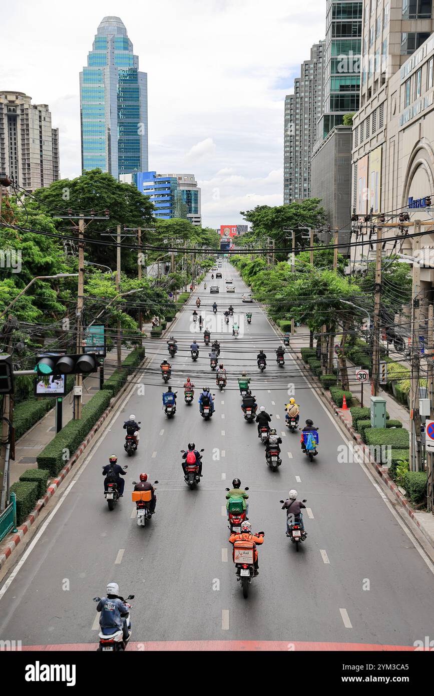traffic on the streets of Bangkok CBD when non Rush hour Stock Photo ...