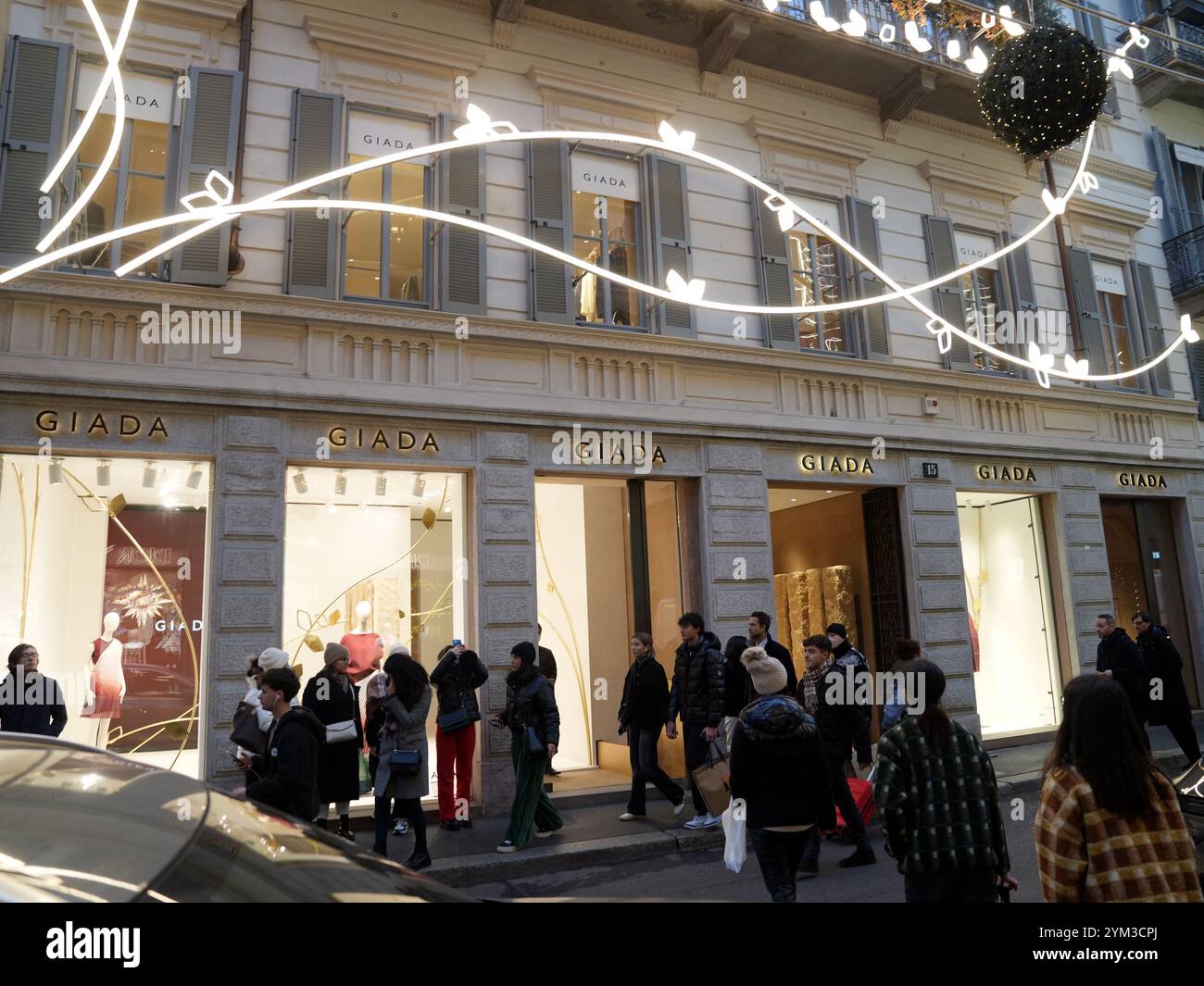 Milan - Milan, Shopping, Christmas shopping in the fashion district ...