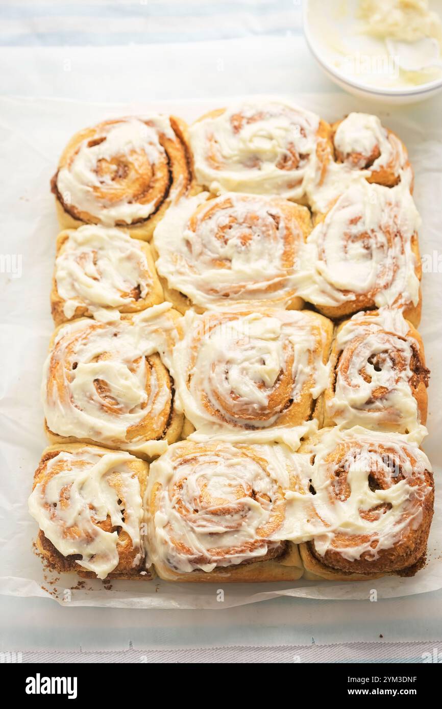 Cinnamon rolls with vanilla icing hi-res stock photography and images ...