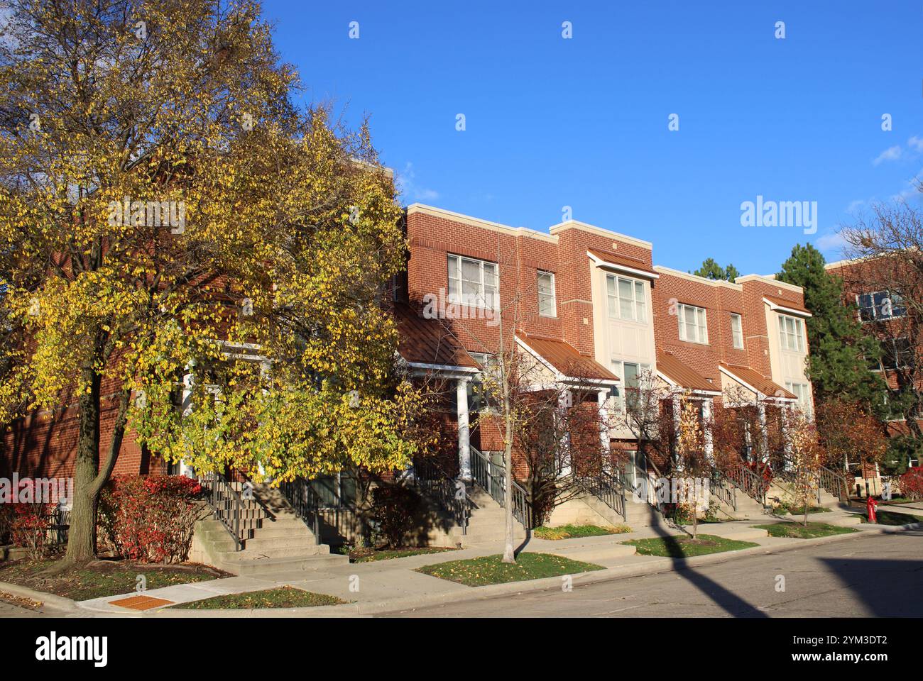 Autumn suburb houses hi-res stock photography and images - Alamy