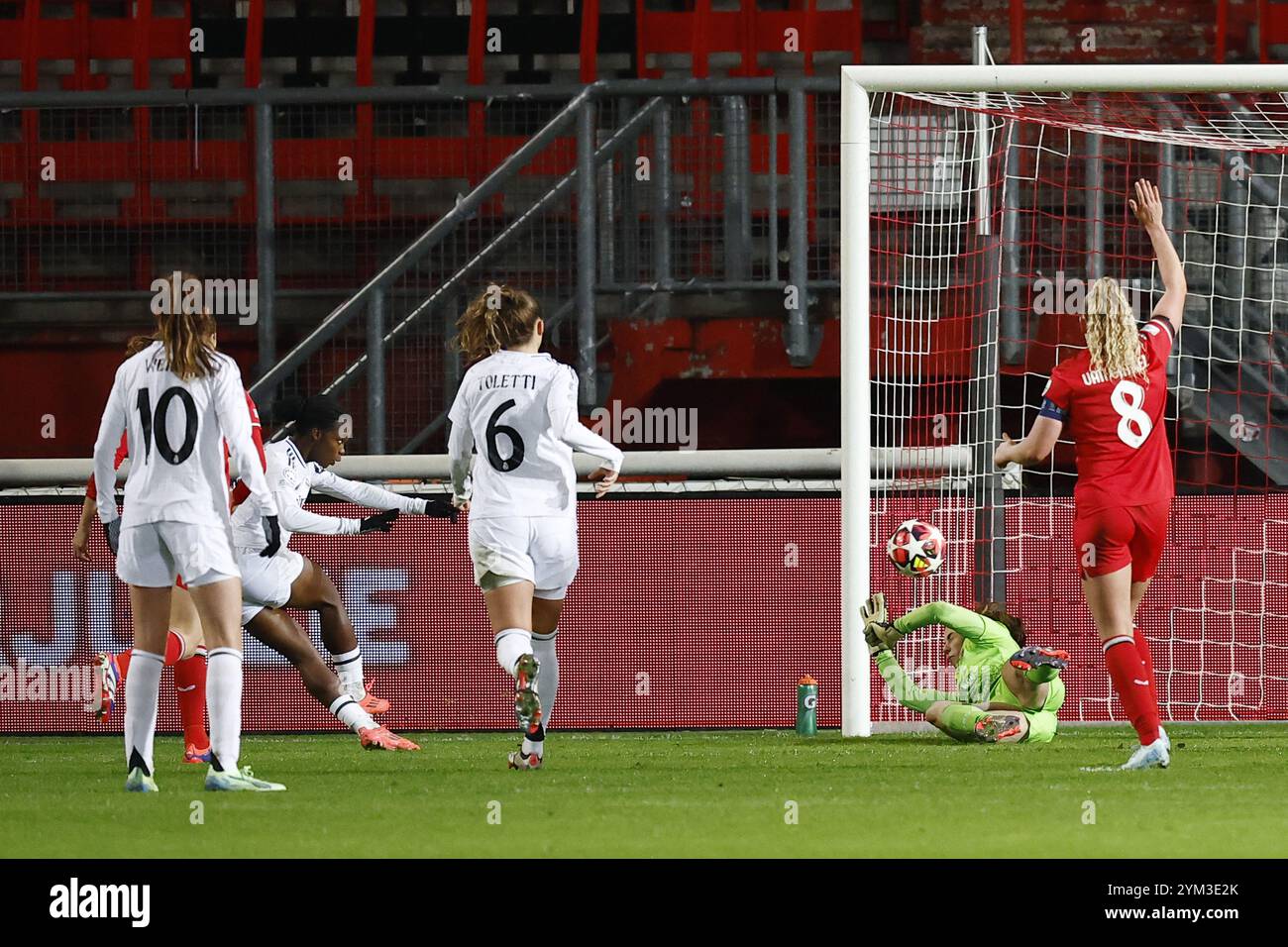 ENSCHEDE - Linda Caicedo of Real Madrid scores the 1-1, FC Twente ...
