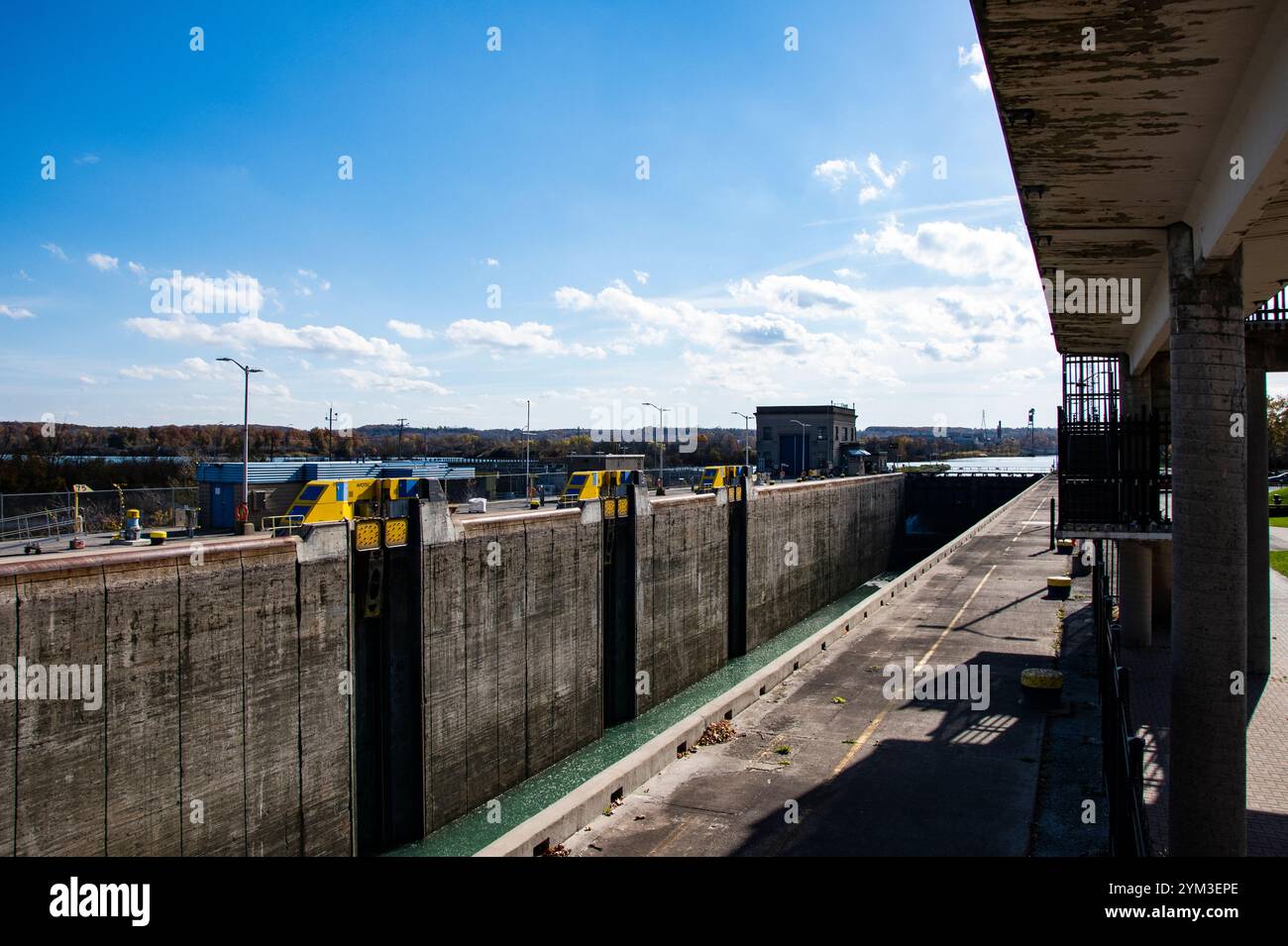 Welland canal locks hi-res stock photography and images - Alamy