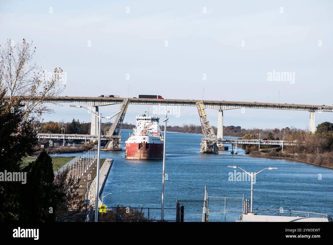 CSL St.-Laurent bulk carrier approaching Welland Canal lock 3 in St ...