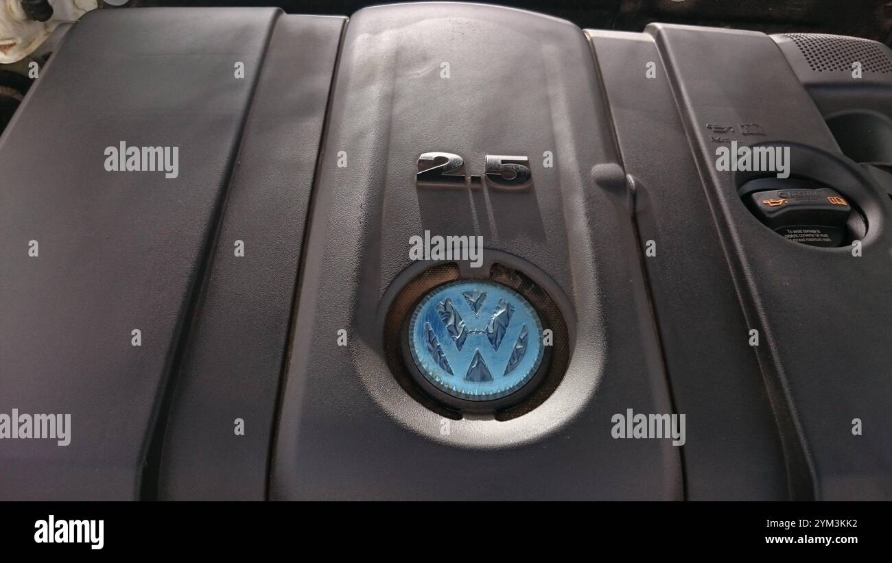 Close up motor vehicle repair hi-res stock photography and images - Alamy