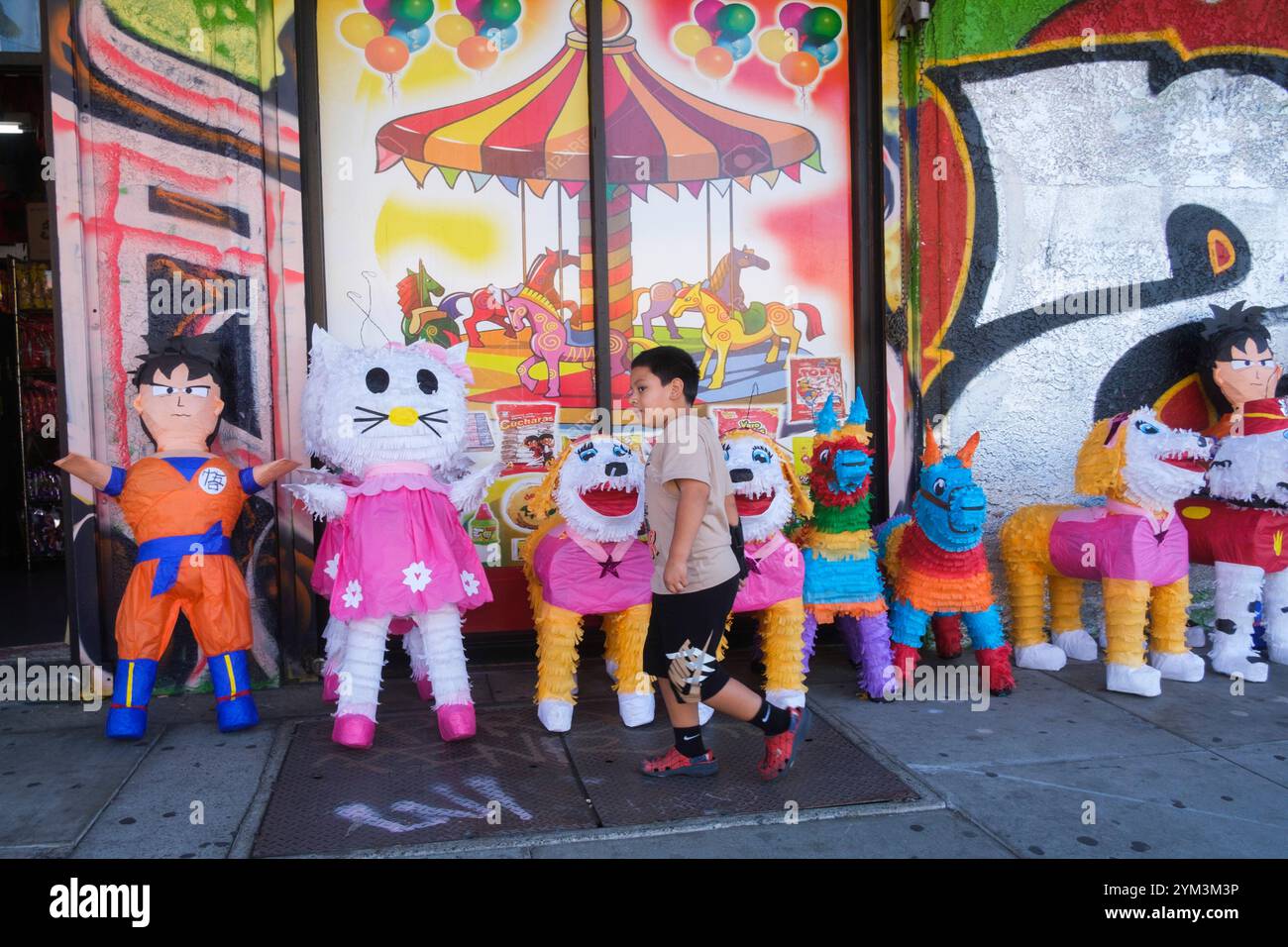 Pinatas hi-res stock photography and images - Alamy