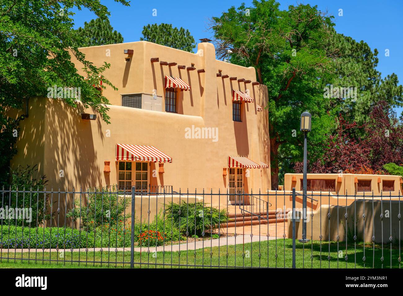 American university campus hi-res stock photography and images - Alamy