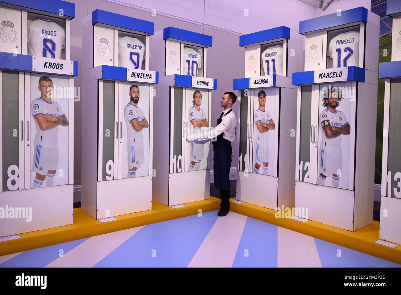 24 individual lockers hi-res stock photography and images - Alamy