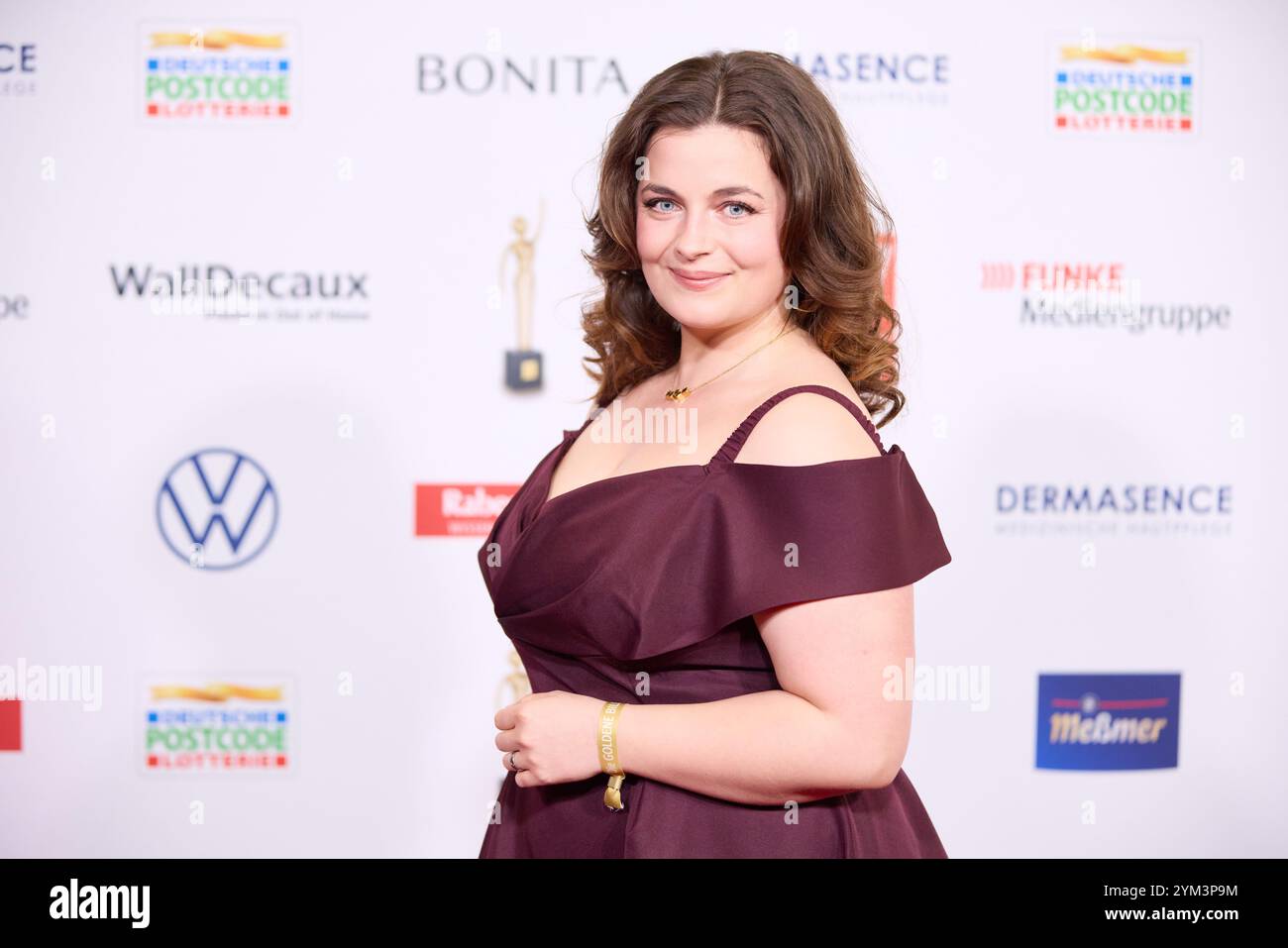 Hamburg, Germany. 20th Nov, 2024. Ronja Forcher, actress, comes to the "Goldene Bild der Frau ...