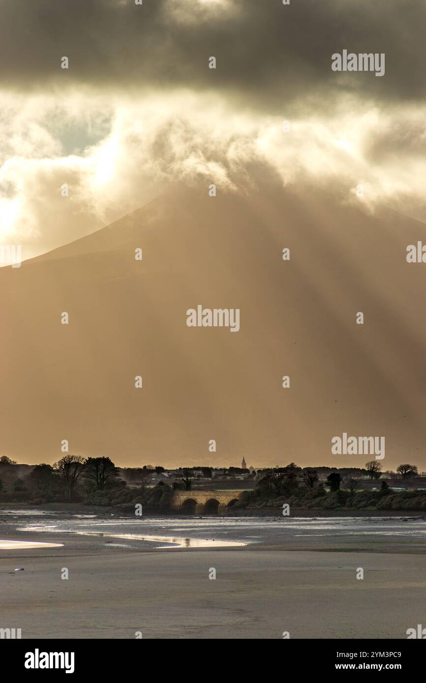 Dramatic light beams hi-res stock photography and images - Alamy