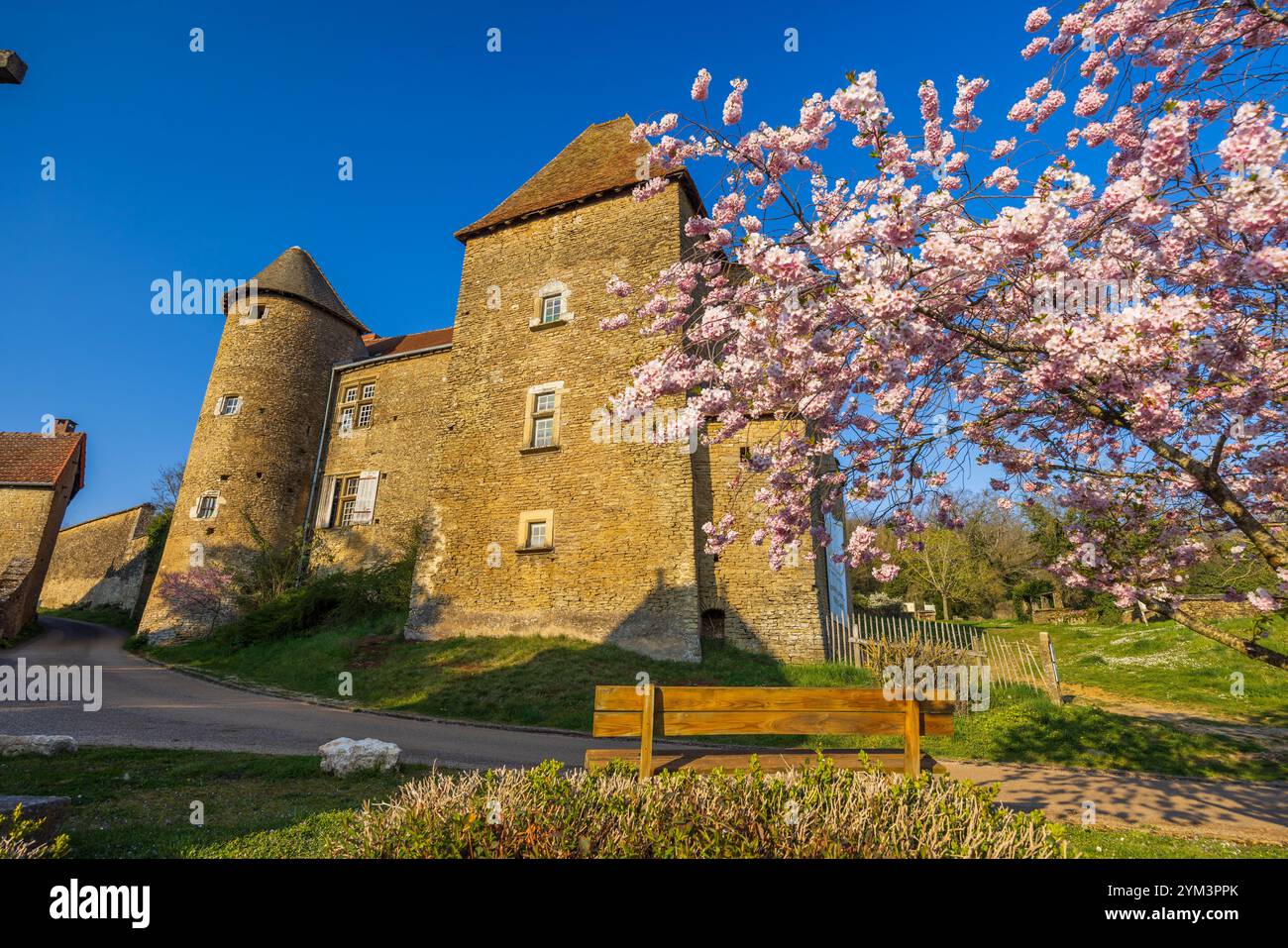 Chateau de Bissy-sur-Fley too Chateau de Pontus de Tyard, Bissy-sur ...