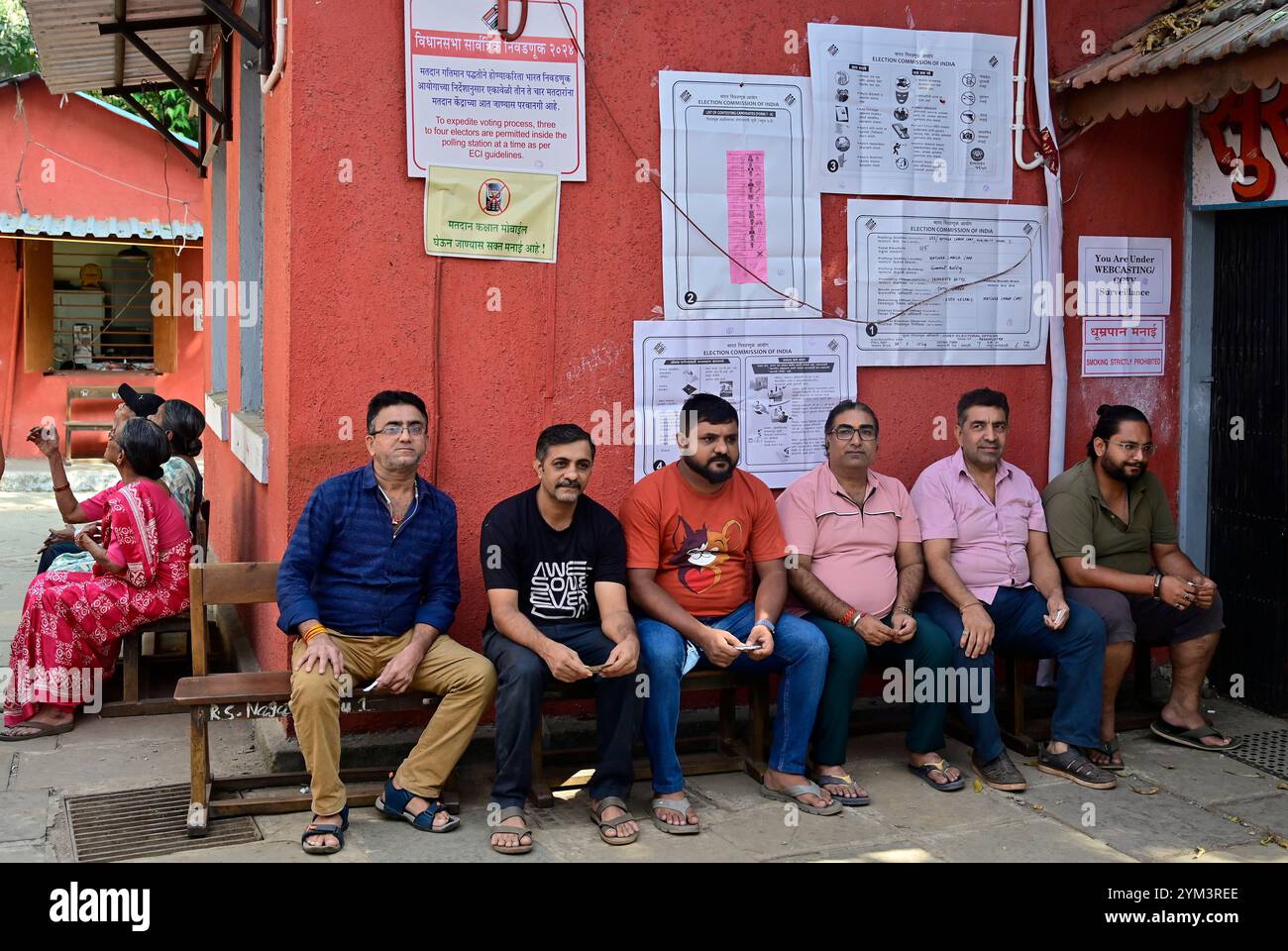 Mumbai, India. 20th Nov, 2024. MUMBAI, INDIA - NOVEMBER 20: Citizens ...
