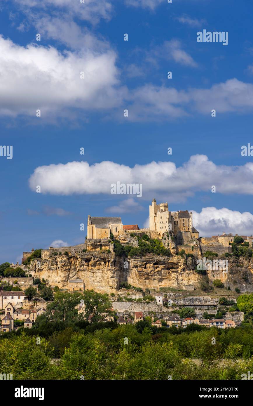 Chateau de Beynac castle, Beynac-et-Cazenac, Dordogne departement ...