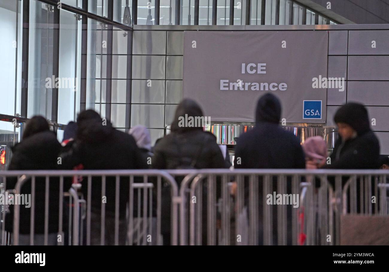 Photo by: Andrea Renault/STAR MAX/IPx 2024 11/20/24 Migrants ...