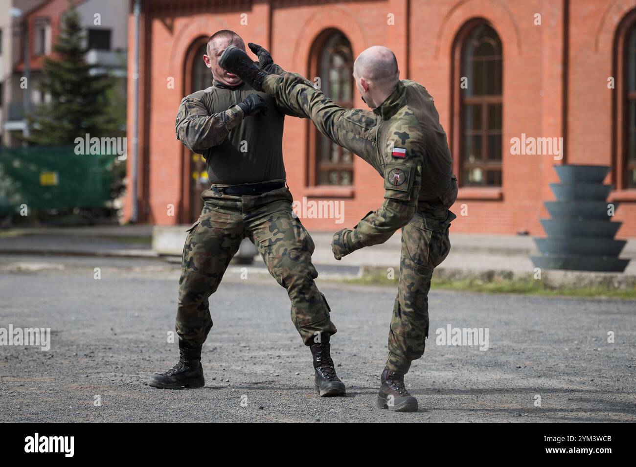 Soldier uniform hi hi-res stock photography and images - Alamy