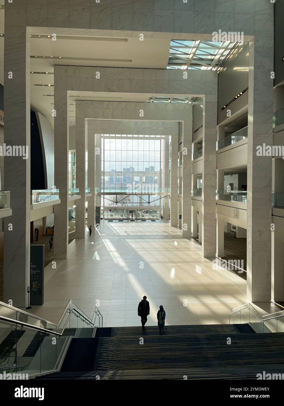 Office lobby windows hi-res stock photography and images - Alamy