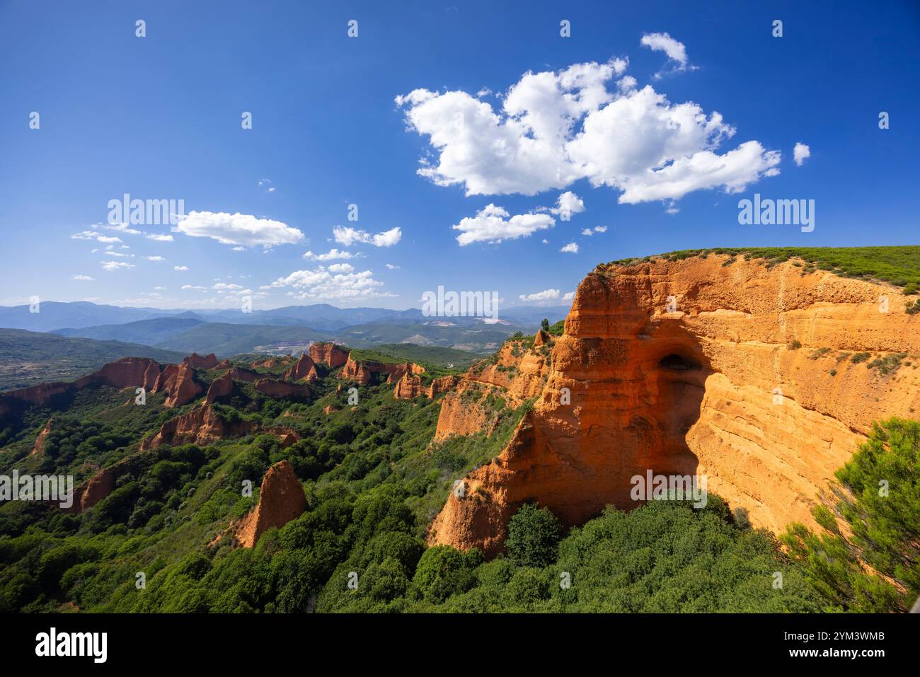 Las Medulas (Monumento Natural de Las Medulas), Roman gold-mining site ...