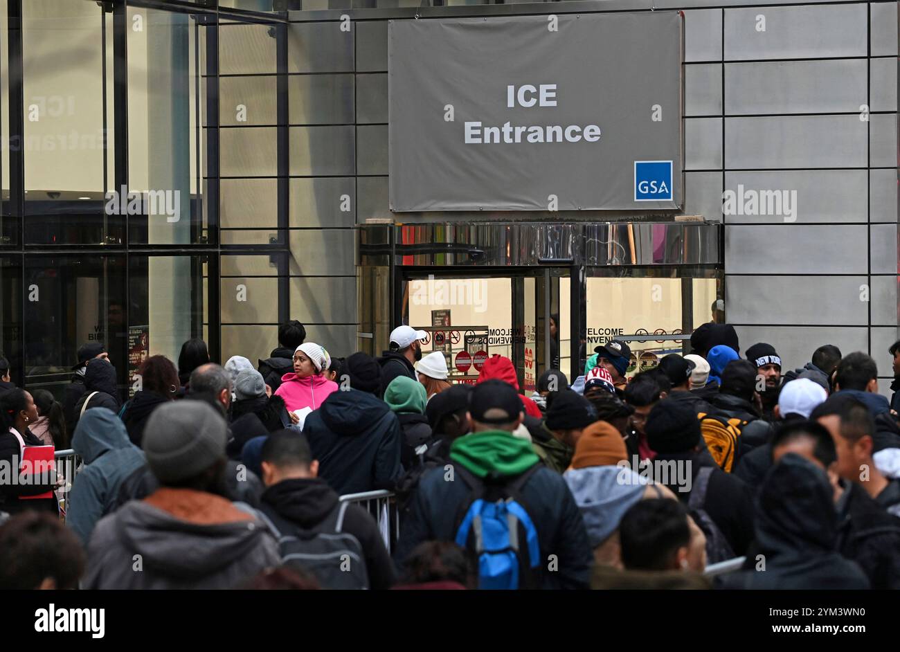 Photo by: Andrea Renault/STAR MAX/IPx 2024 11/20/24 Migrants ...