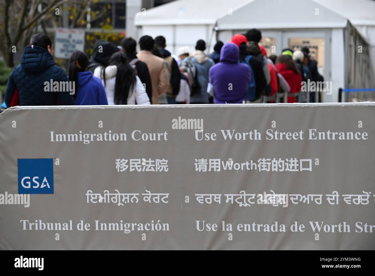 Photo by: Andrea Renault/STAR MAX/IPx 2024 11/20/24 Migrants ...