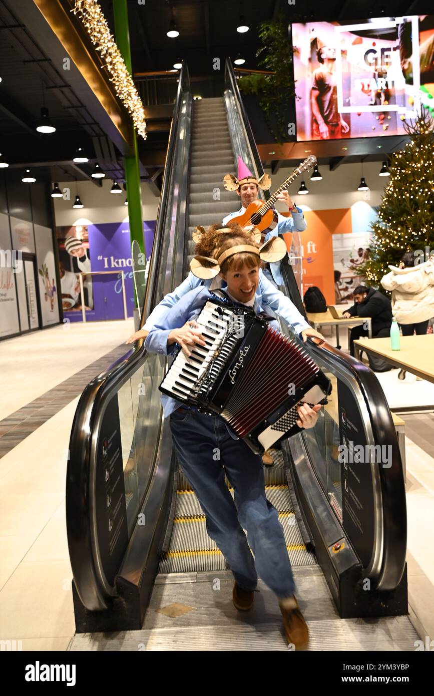 THE CAST OF POLKA THEATRE’S FESTIVE SHOW THE NUTCRACKER IN COSTUME ON ...