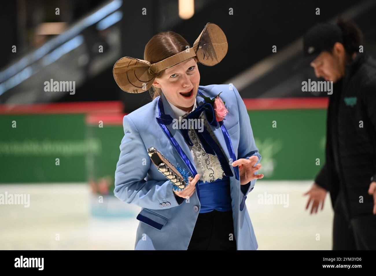 THE CAST OF POLKA THEATRE’S FESTIVE SHOW THE NUTCRACKER IN COSTUME ON ...