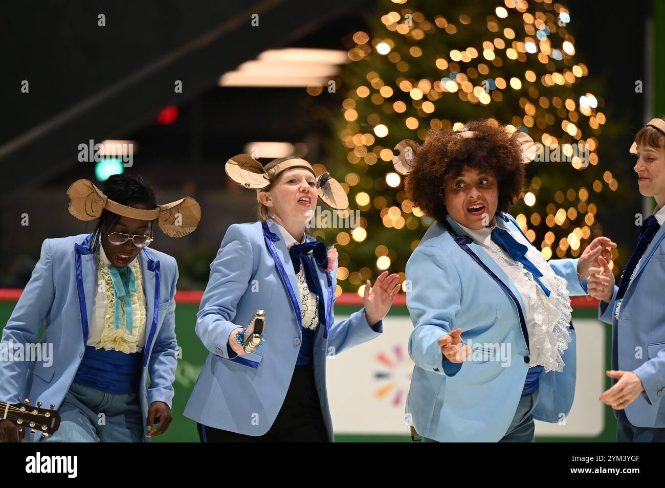 THE CAST OF POLKA THEATRE’S FESTIVE SHOW THE NUTCRACKER IN COSTUME ON ...