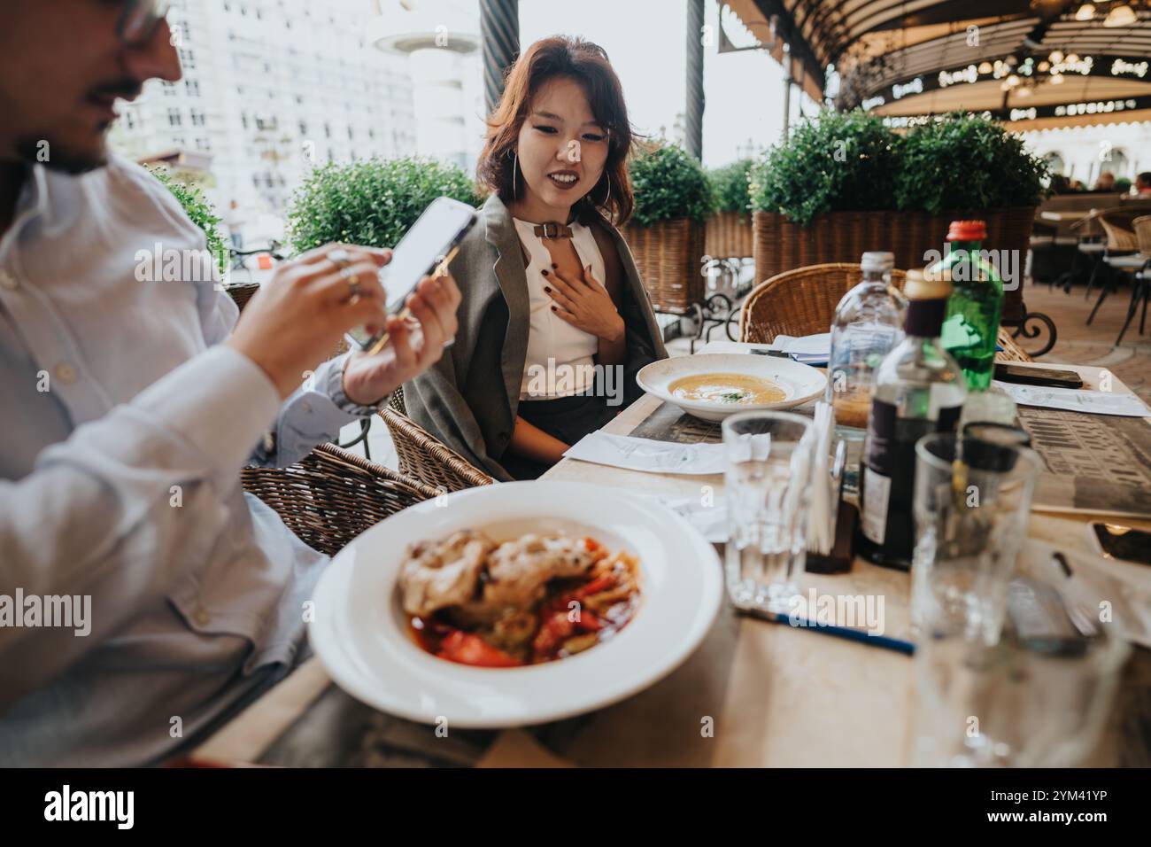 Lunch business meeting candid hi-res stock photography and images - Alamy