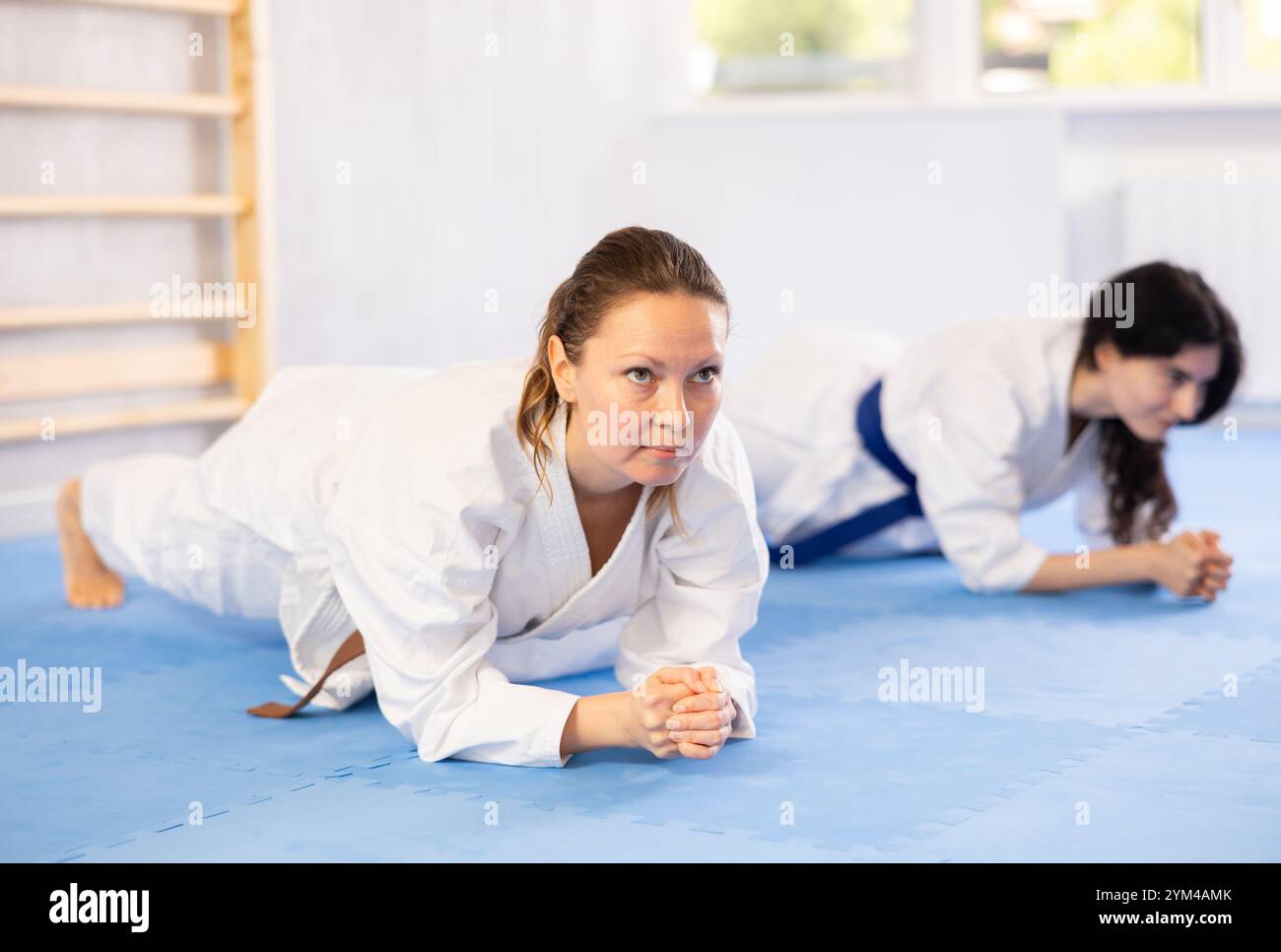 Two women training abs hi-res stock photography and images - Alamy