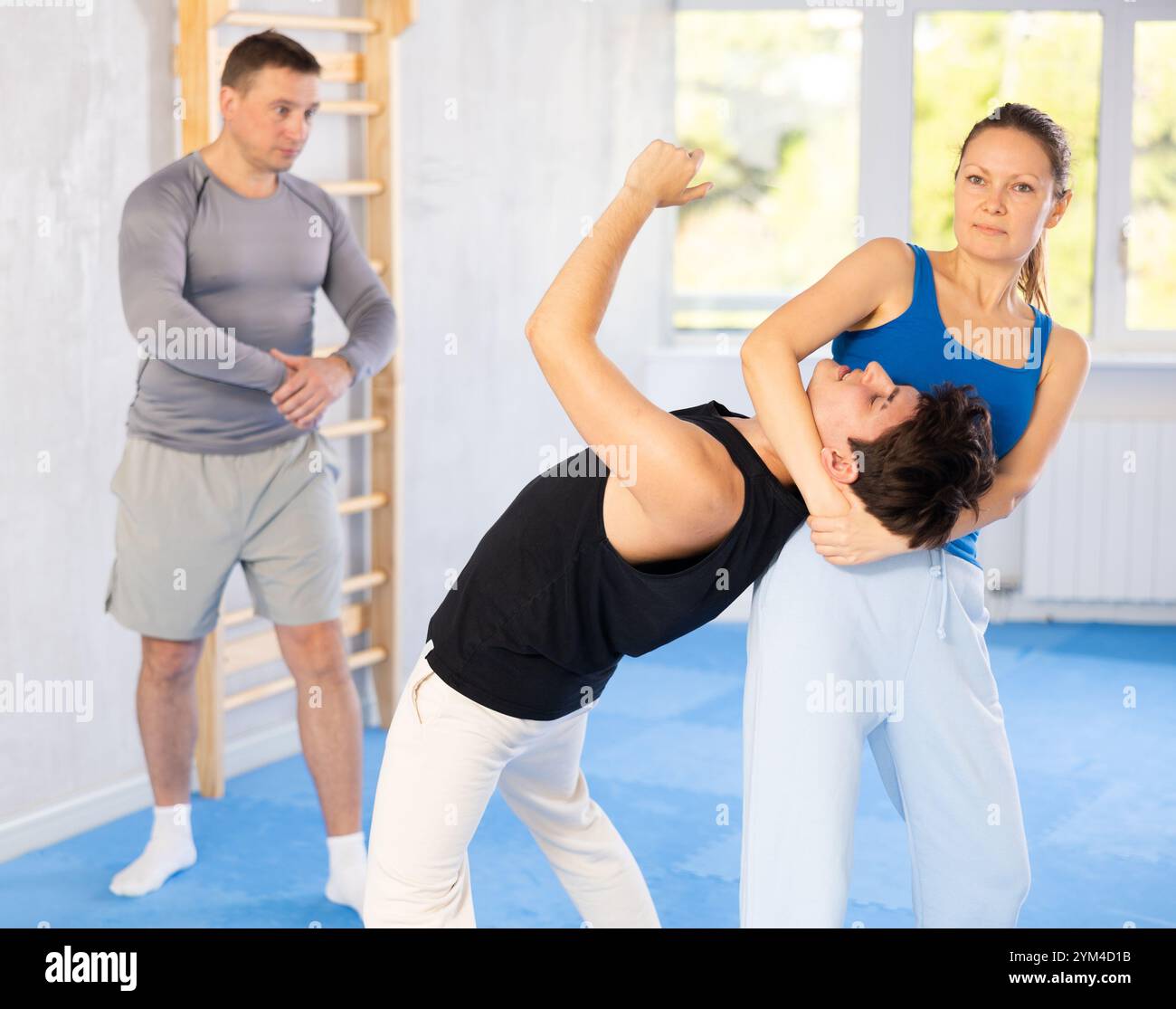 Woman makes a choke hold in self defense trainin Stock Photo - Alamy