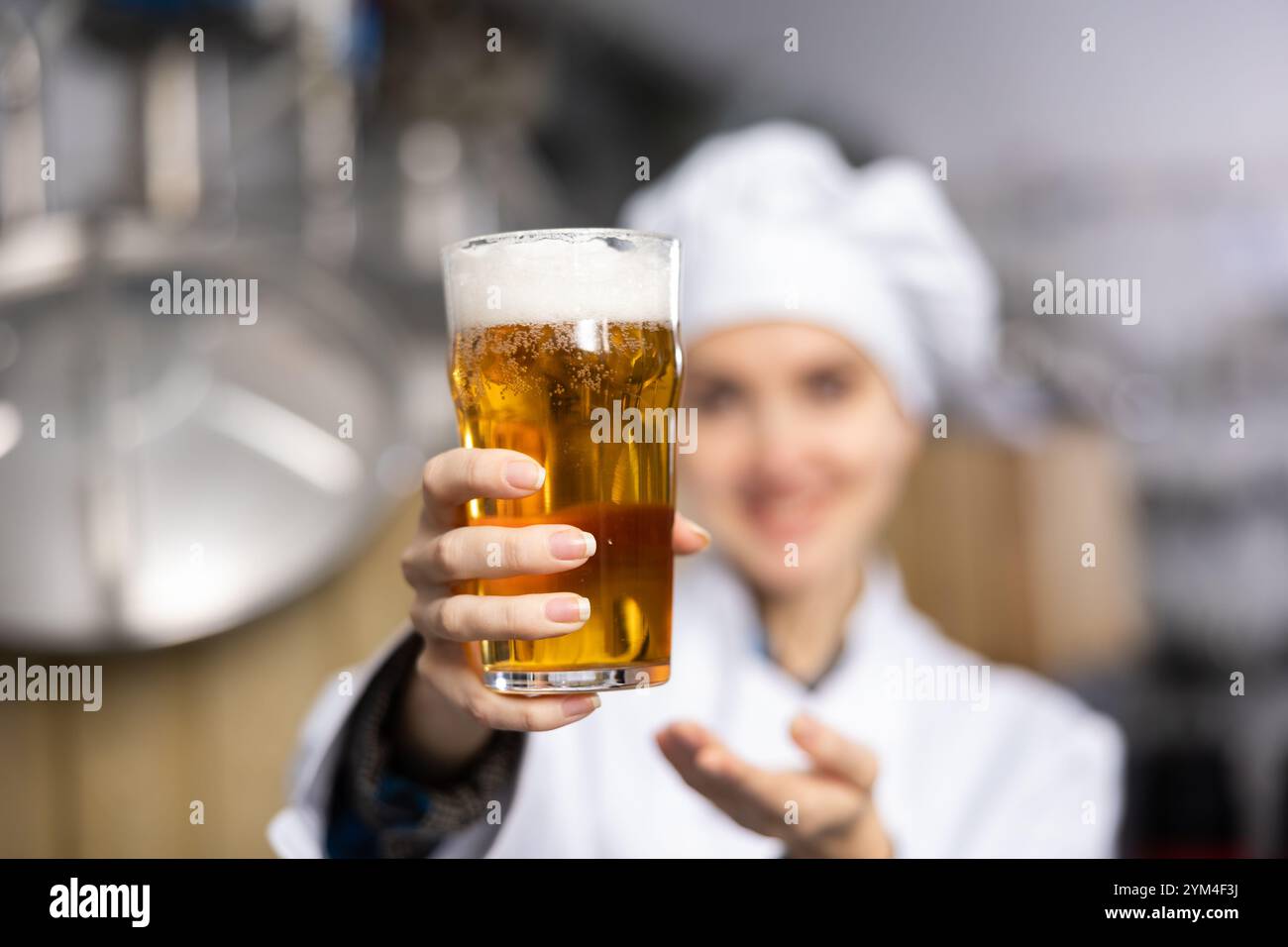 Woman brewmaster glass beer hi-res stock photography and images - Alamy