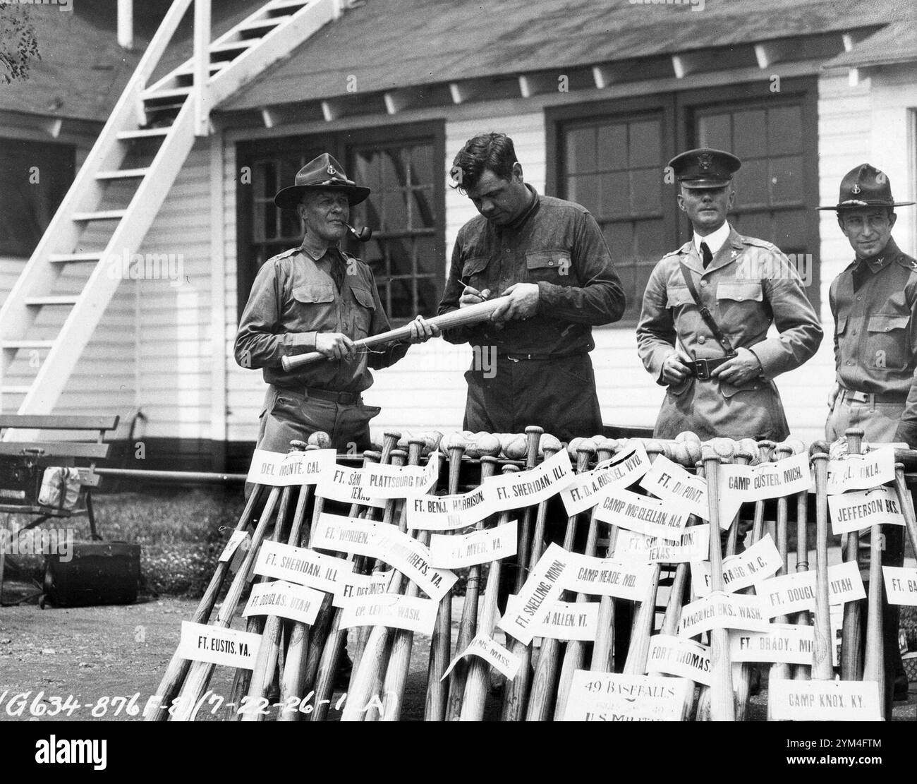 Baseball player signing baseball hi-res stock photography and images ...