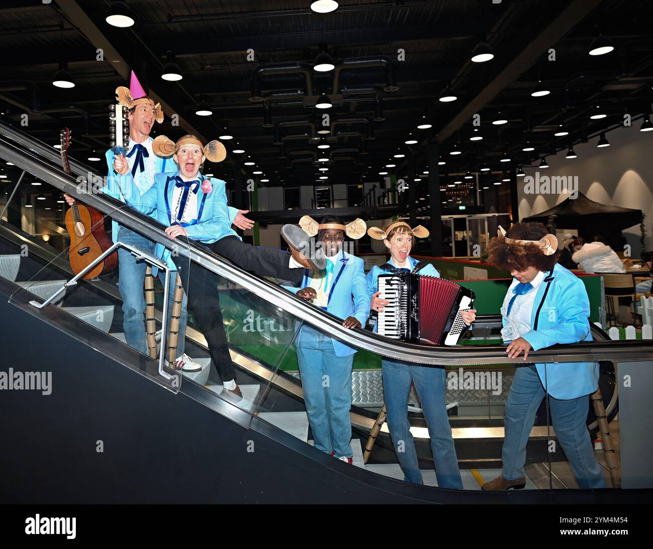 LONDON, UK. 21st Nov, 2024. Actor Dominic Conway, Caroline Partridge ...