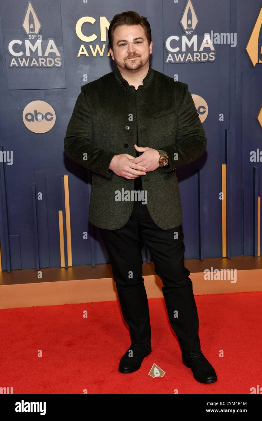 Hunter Hayes arrives at the 58th Annual CMA Awards on Wednesday, Nov ...