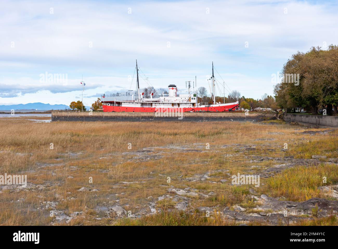 The Ernest Lapointe icebreaker and the hydrofoil HMCS Bras d’Or from ...