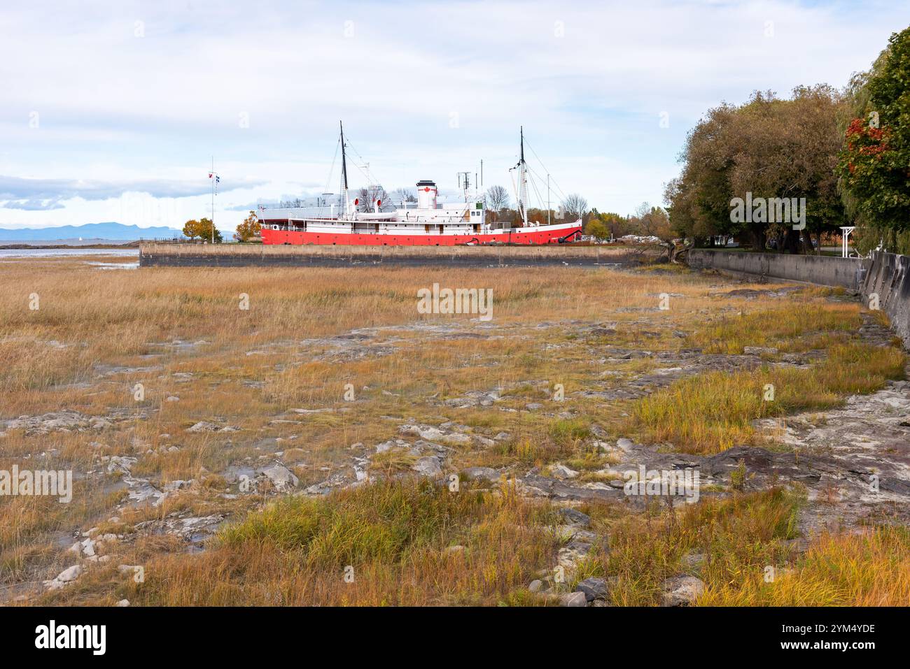 The Ernest Lapointe icebreaker and the hydrofoil HMCS Bras d’Or from ...
