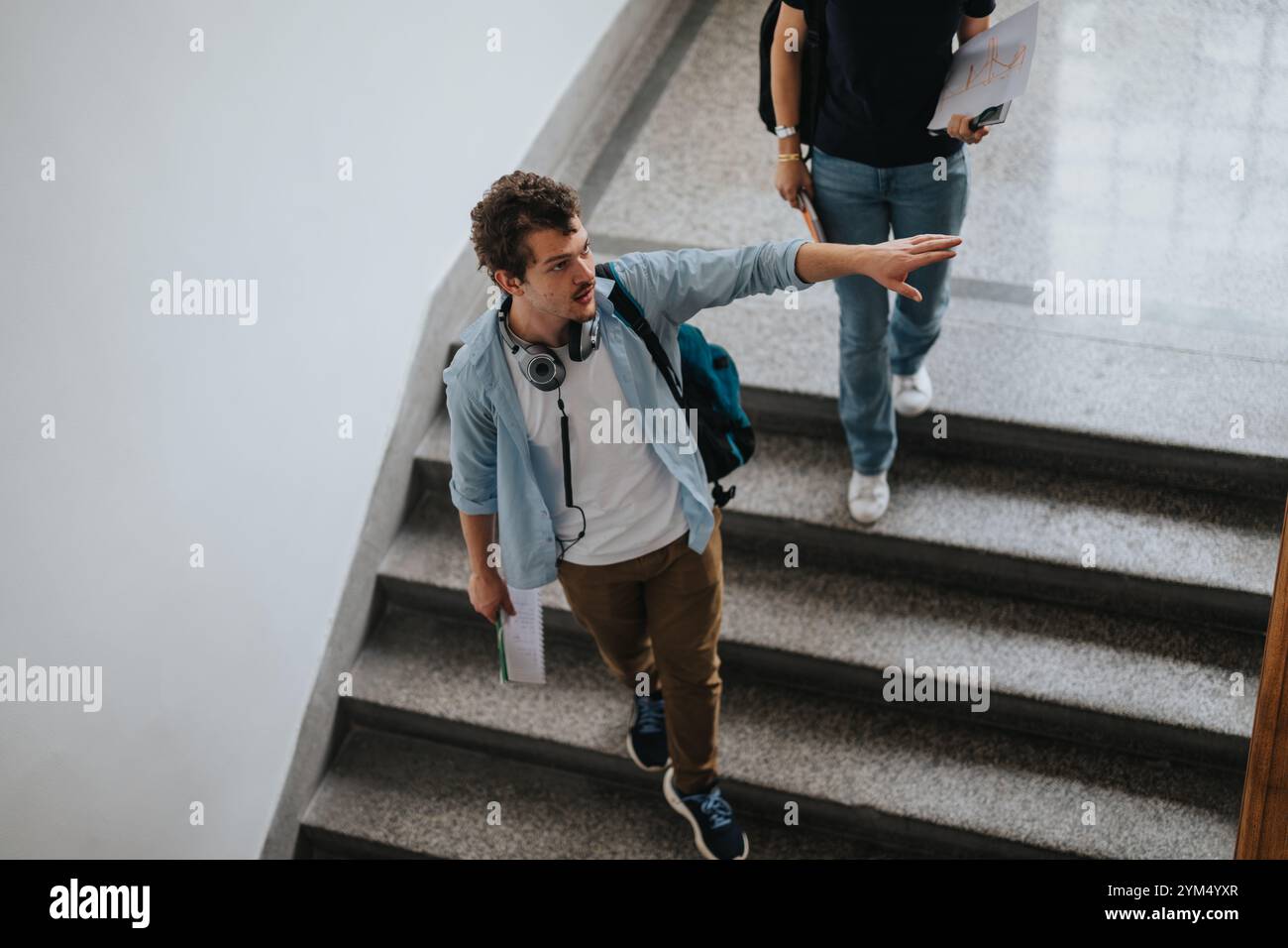 College students walking up steps hi-res stock photography and images ...