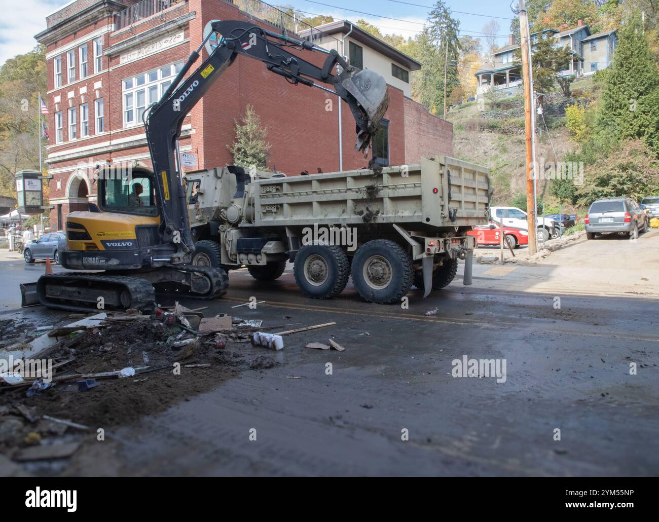U.S. Army Soldiers with the 30th Armored Brigade Combat Team utilize an ...