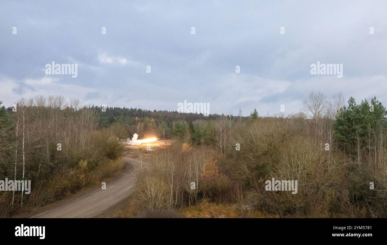 German bundeswehr soldiers fire hi-res stock photography and images - Alamy