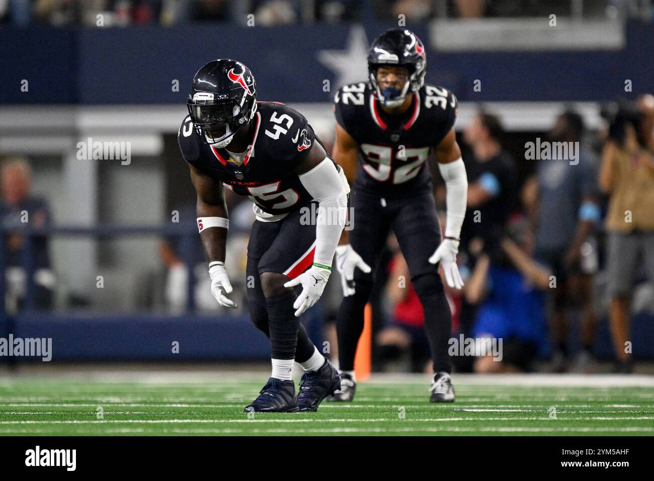 Houston Texans linebacker Devin White (45) gets set in position during ...