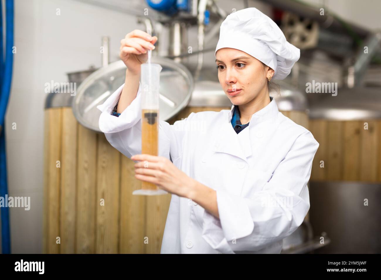 Woman brewmaster glass beer hi-res stock photography and images - Alamy