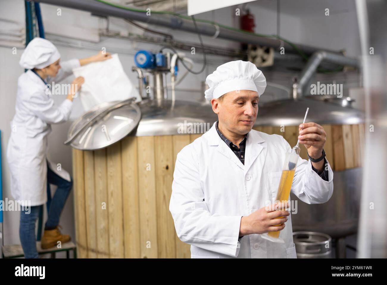 Brewer checks amount alcohol hi-res stock photography and images - Alamy