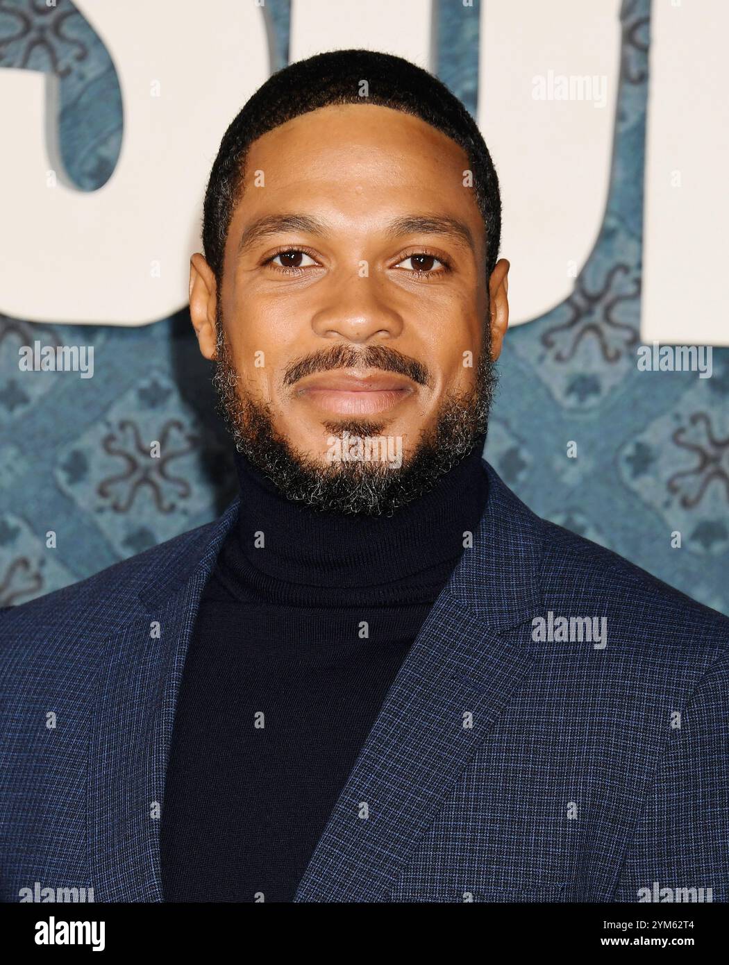 LOS ANGELES, CALIFORNIA - NOVEMBER 19: Ray Fisher attends the premiere ...