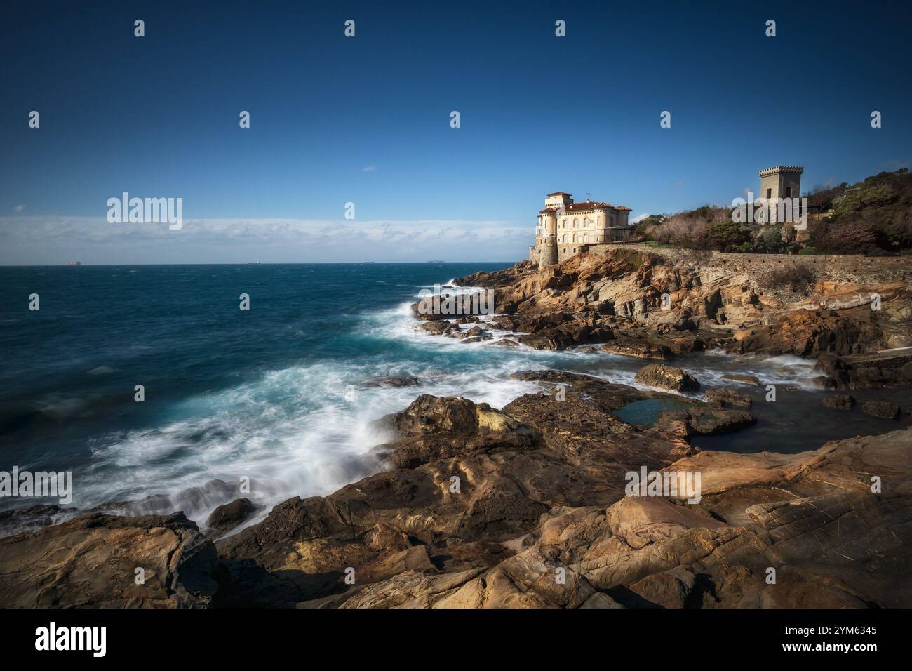 Castle del italy chateau hi-res stock photography and images - Alamy