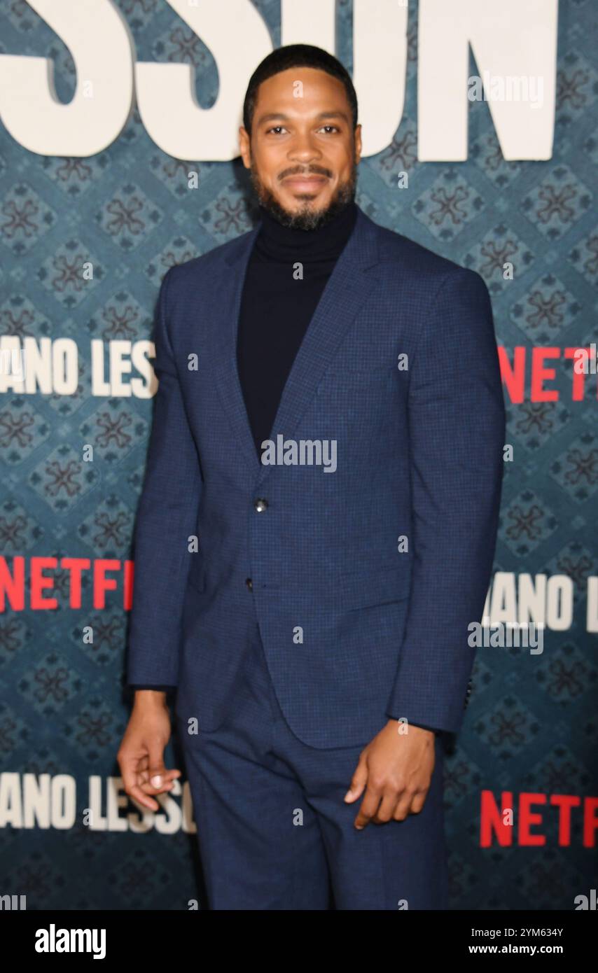 LOS ANGELES, CALIFORNIA - NOVEMBER 19: Ray Fisher attends the premiere ...