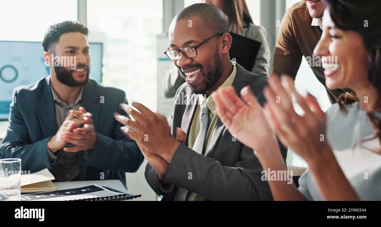 Contract clap hi-res stock photography and images - Alamy